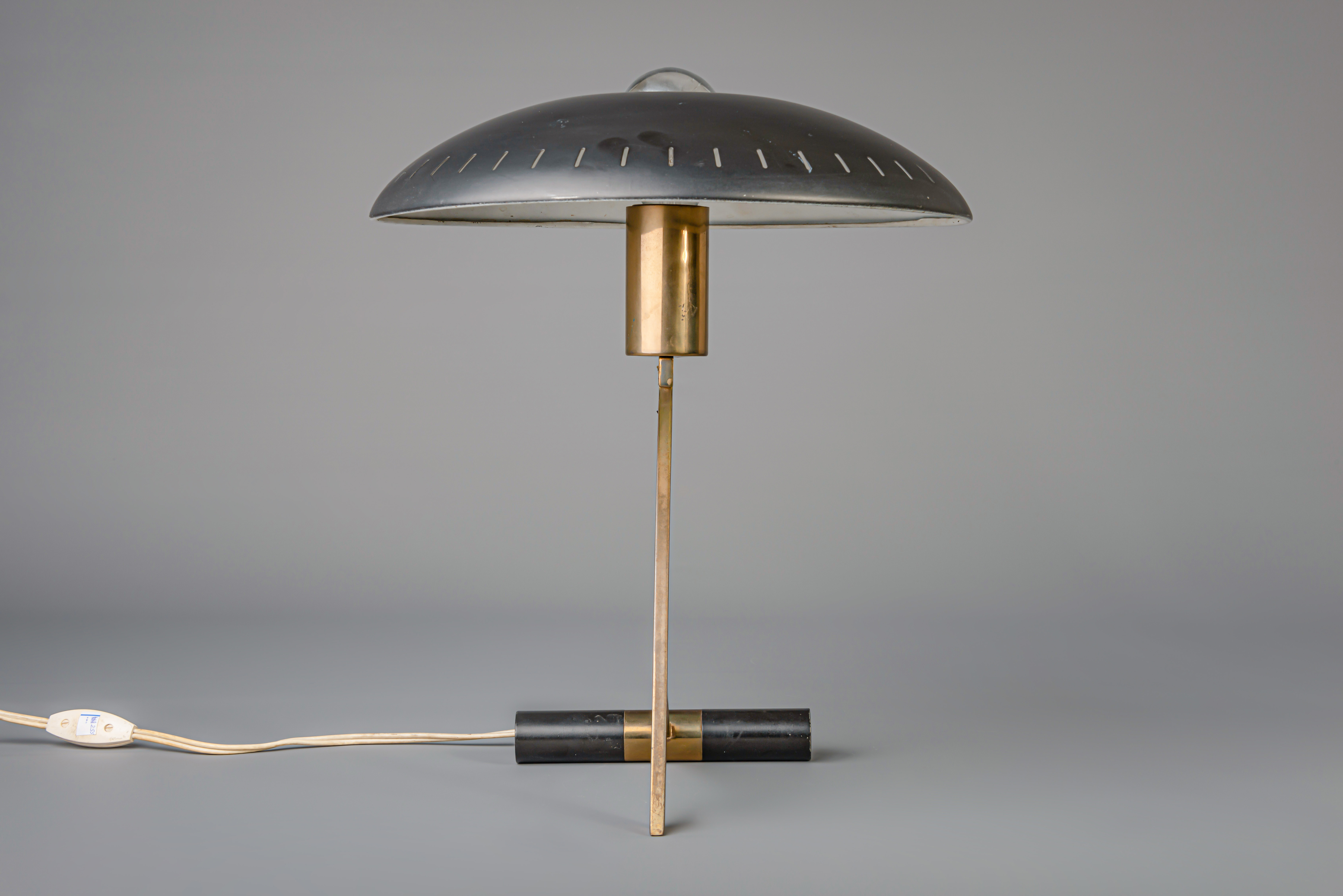 Een vintage bureaulamp model Z ontworpen door Louis Kalff voor Philips ...
