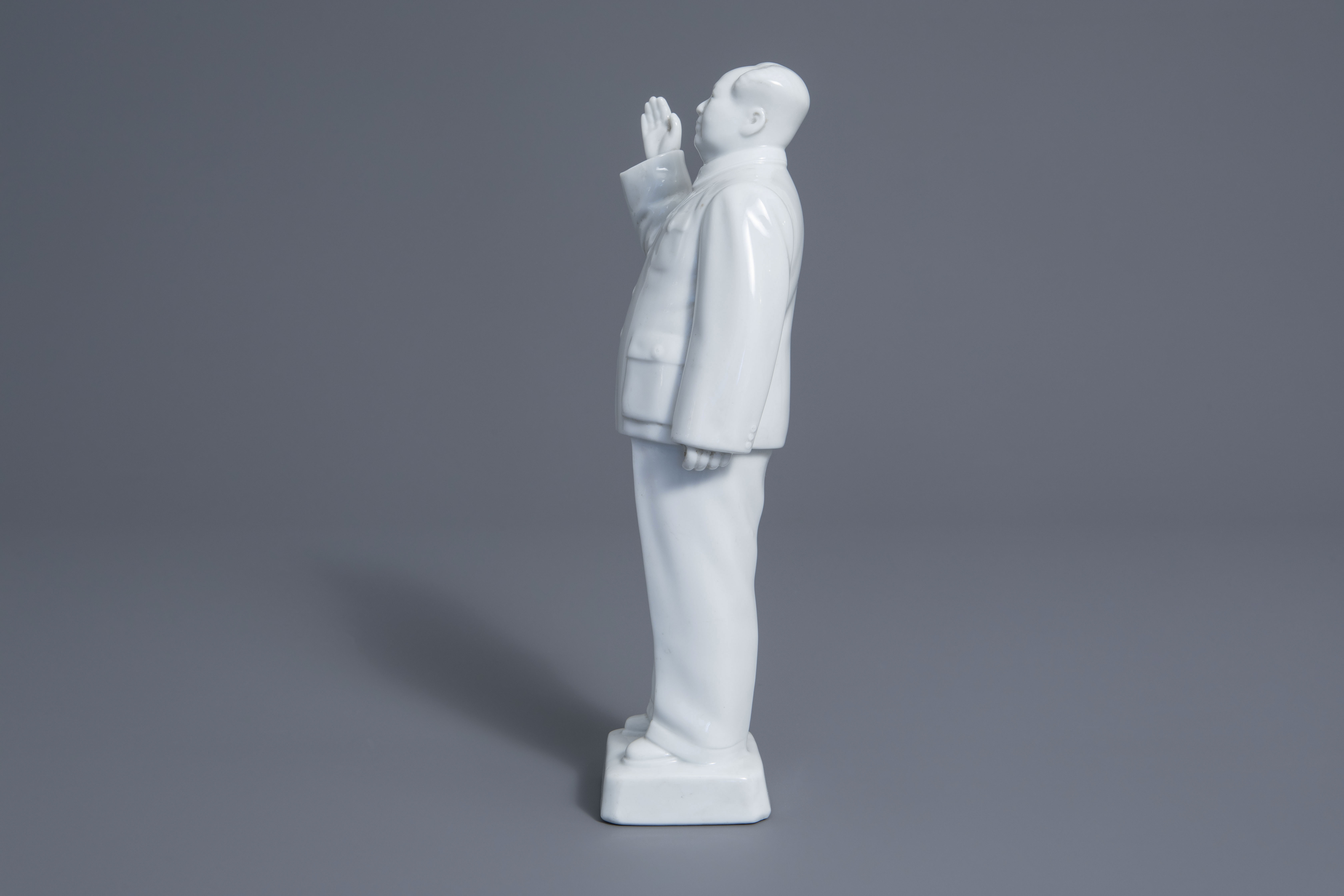 A tall Chinese Cultural Revolution figure of Mao Zedong waving, 20th C ...